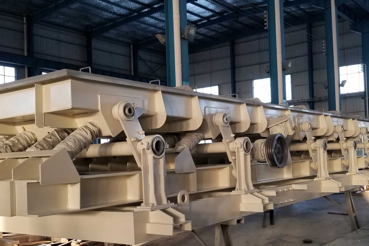 Three-Mass Vibrating Conveyor - Vibratory Conveyor Manufacturer - UHM