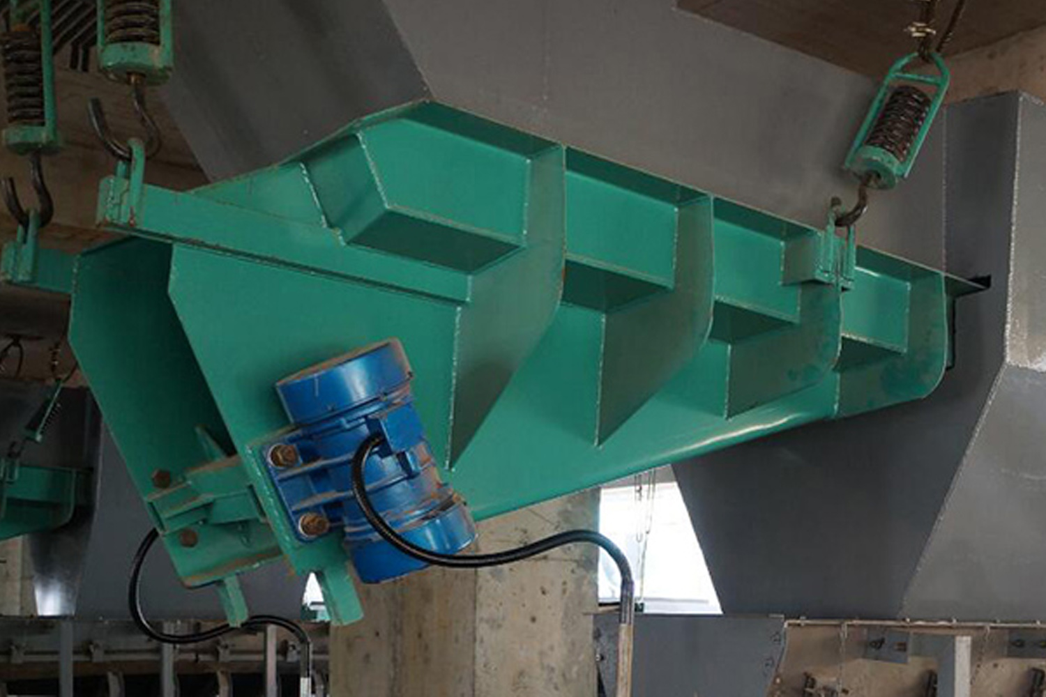 Structure & Principle Of Electromagnetic Vibrating Feeder